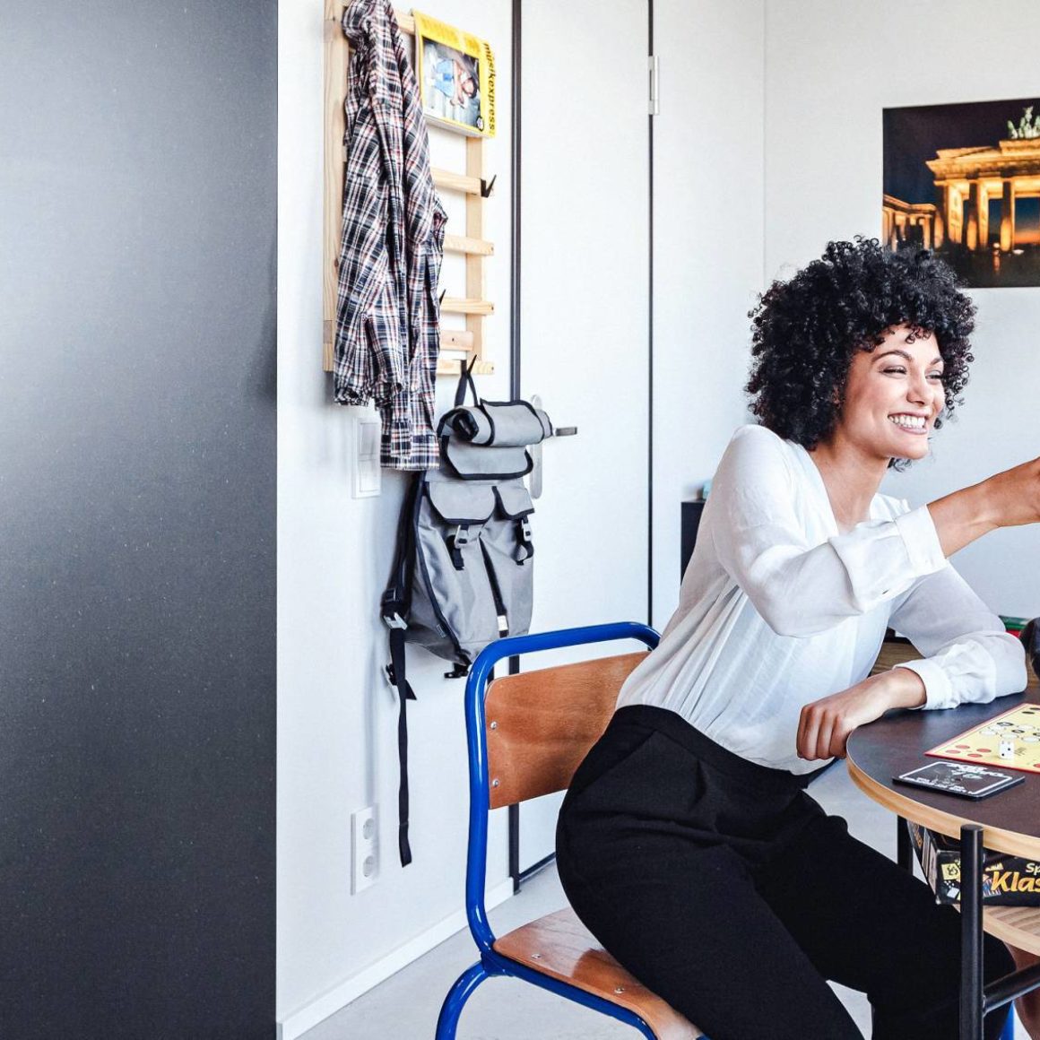 Neon Wood Deine Studentenwohnung in Berlin & Frankfurt